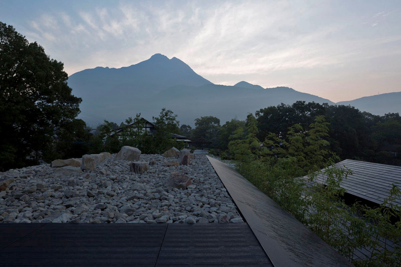 The Comico Art Museum designed by Kengo Kuma - ICON