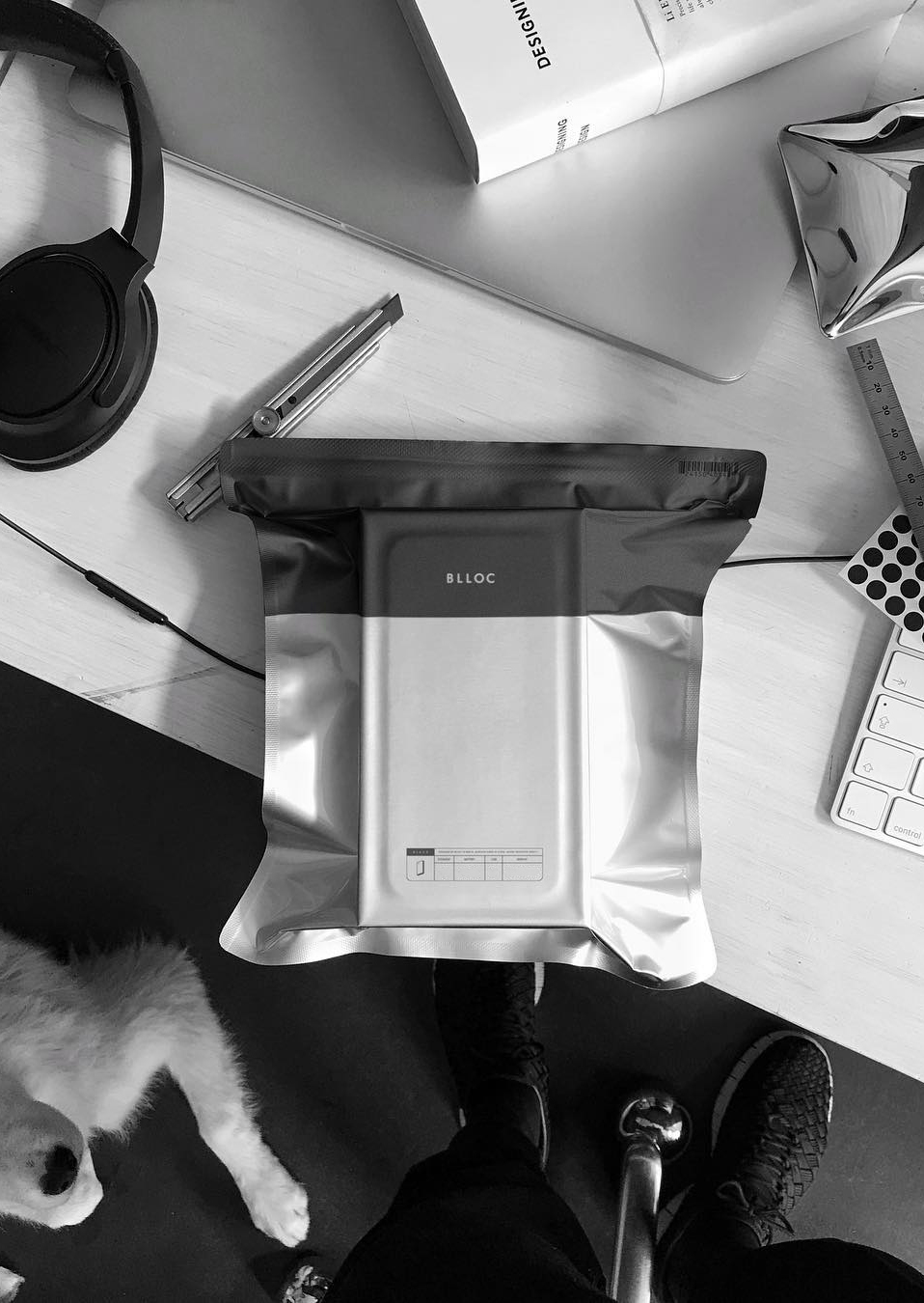 Blloc releases minimal smartphone for less distraction - ICON