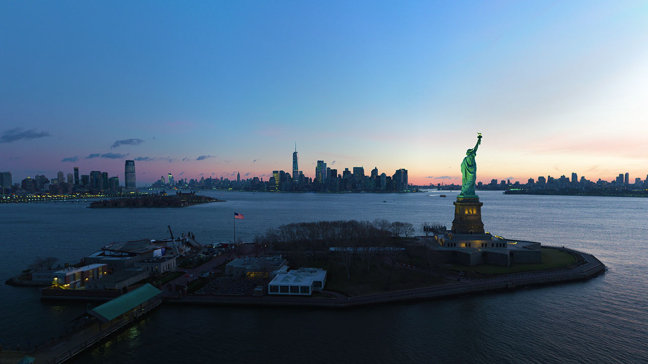 Phil Holland's NYC flyover with the highest quality camera to date - ICON