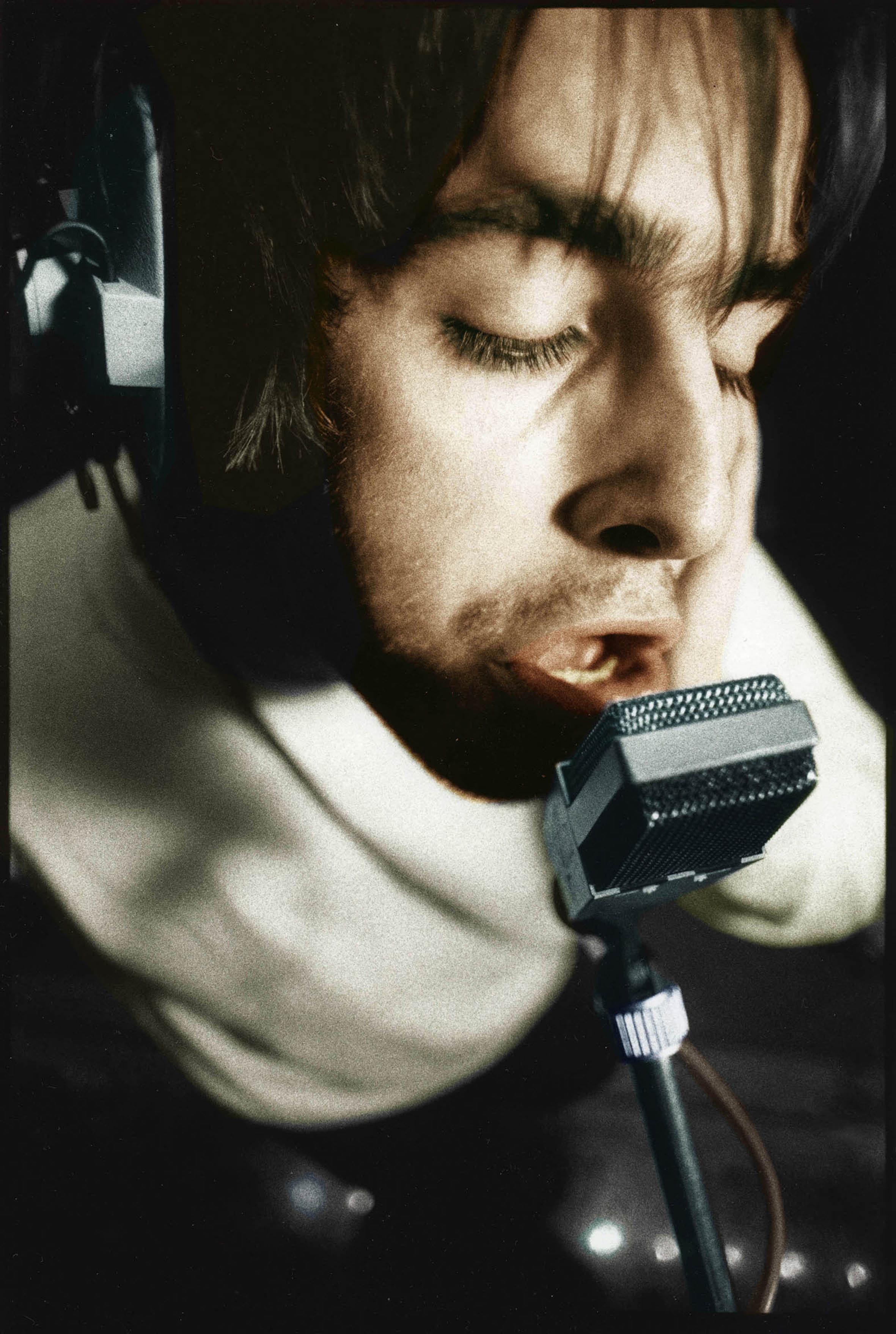 Never-before-seen images of Oasis reveal the curious happenings of '90s ...