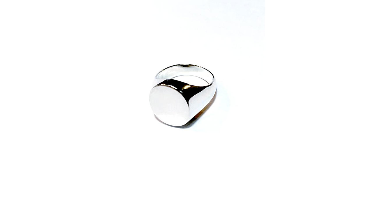 holly-ryan-signet-ring - ICON