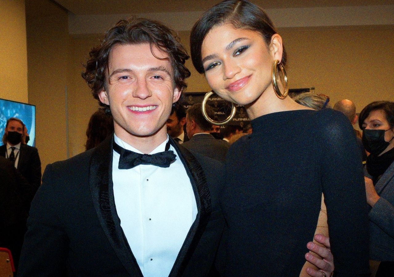 Zendaya and Tôm Holland Make it Official - ICON