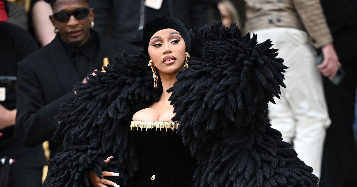 Cardi B Throws Microphone At Fan During Las Vegas Concert